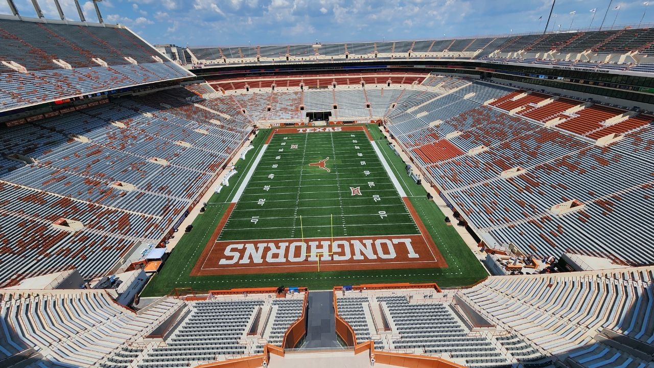 Top 10 Biggest Stadiums in the United States in 2025 - SeatGraph