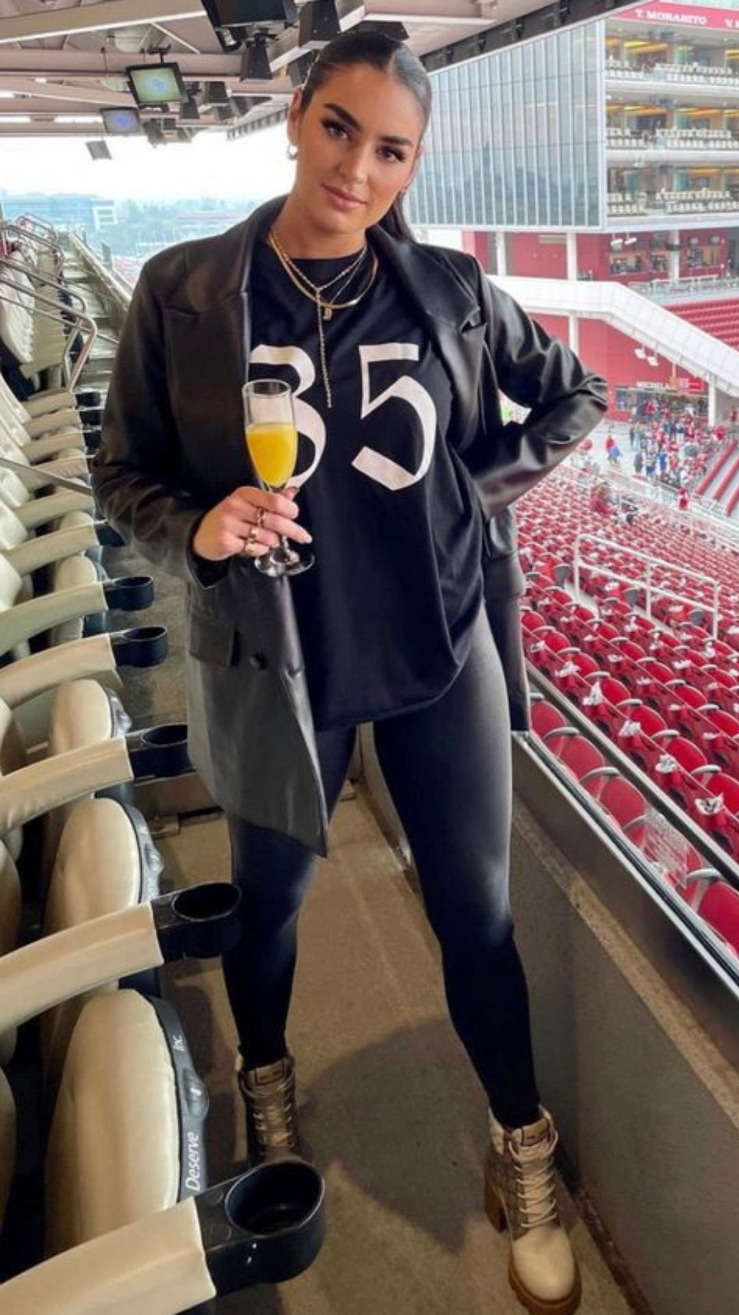 9 Stylish Winter NFL Gameday Outfit Ideas for Women - SeatGraph