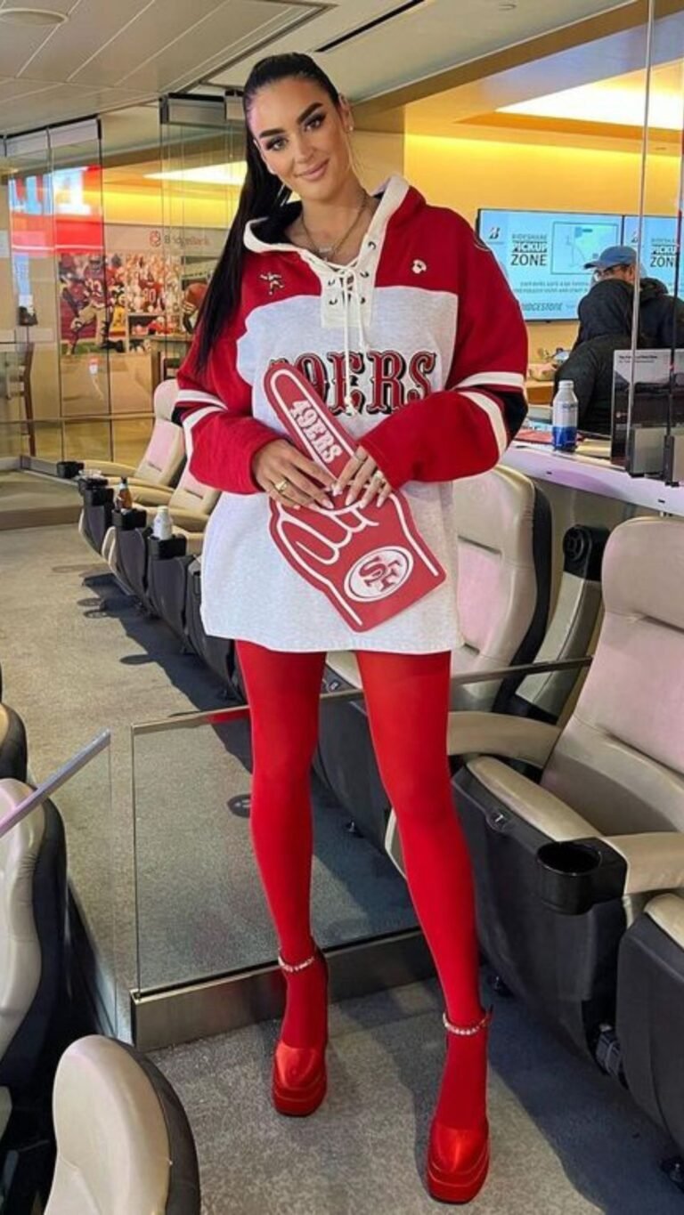 9 Stylish Winter NFL Gameday Outfit Ideas for Women - SeatGraph